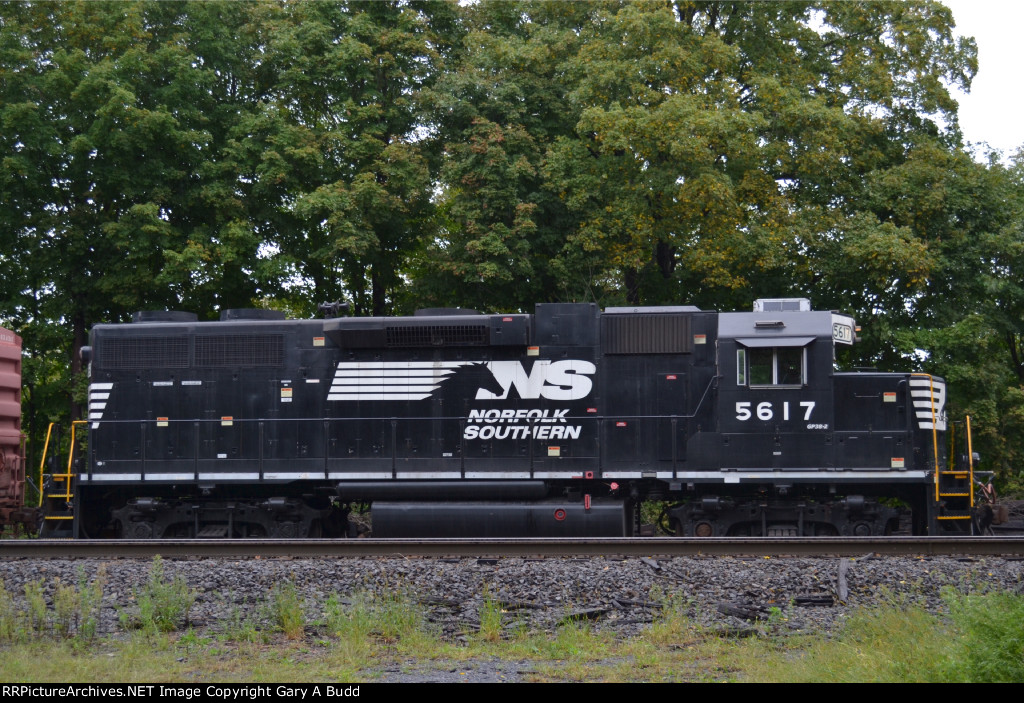 NORFOLK SOUTHERN GP38-2 5317 SIDE VIEW